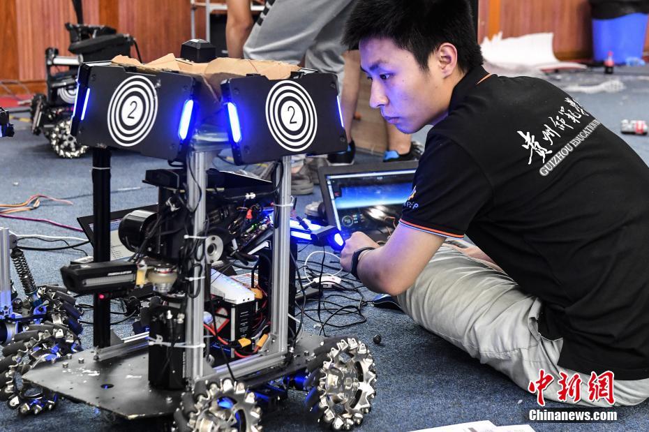 RoboMaster2018机甲大师赛佛山打响--图片频道--人民网