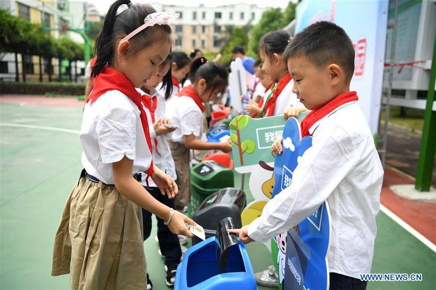 Students learn garbage sorting in China - People's Daily Online