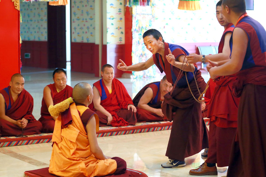 Tibetan Buddhists prime for debate test (3) - People's Daily Online
